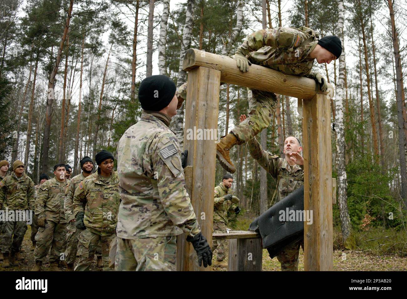 U.S. Soldiers with 207th Military Intelligence Brigade overcome the Low ...