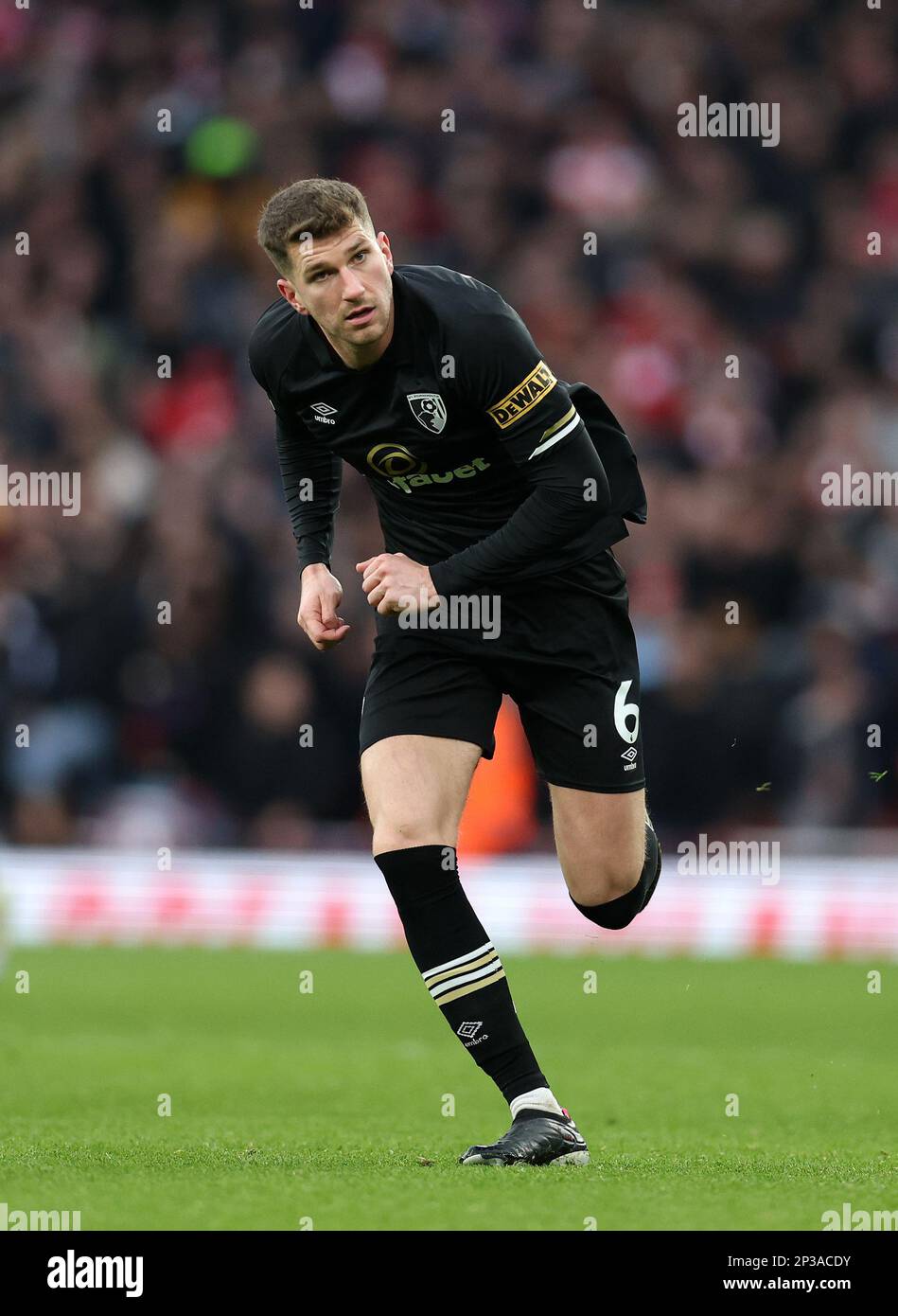 Chris mepham of bournemouth hi-res stock photography and images - Alamy