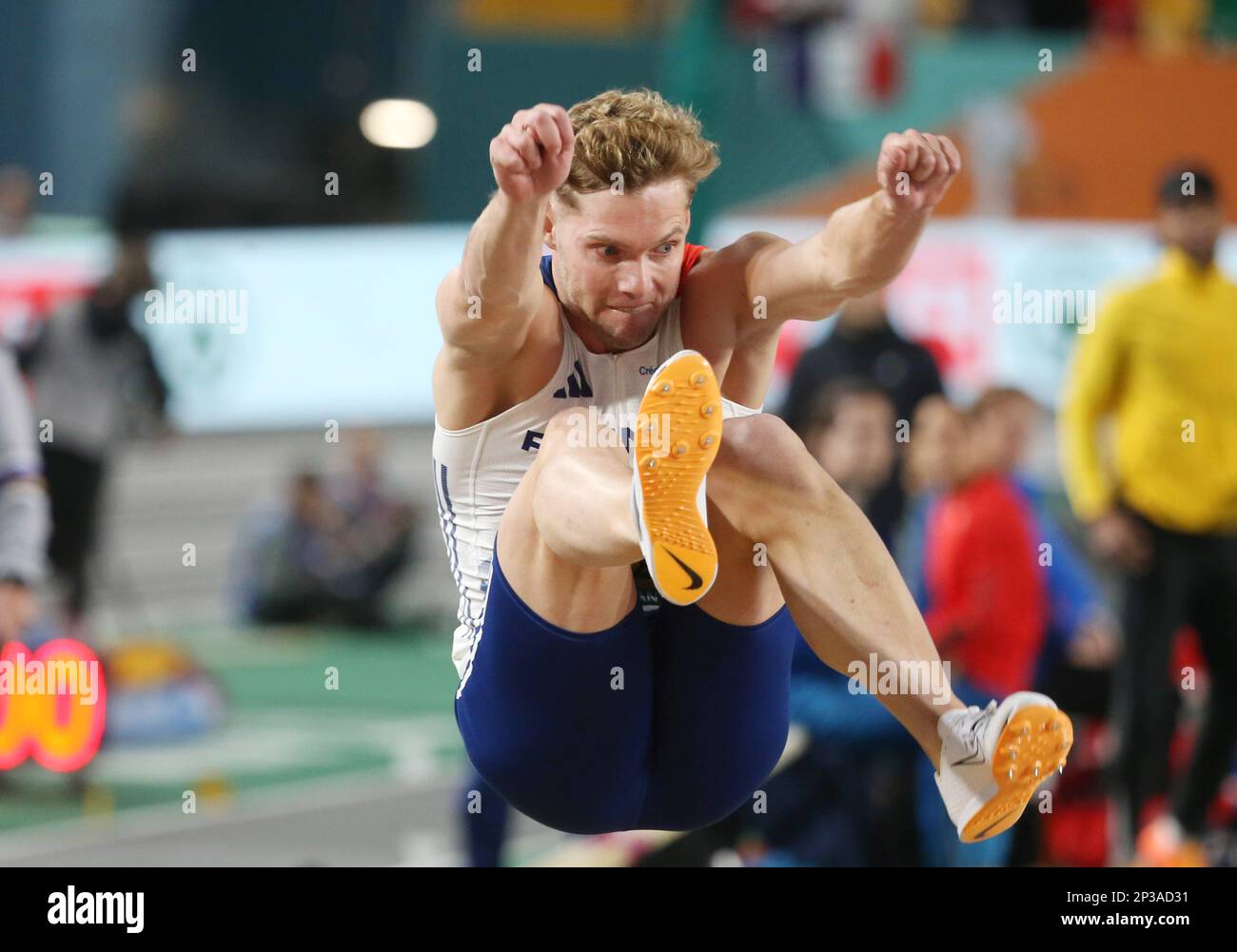 Long jump for men hi-res stock photography and images - Alamy