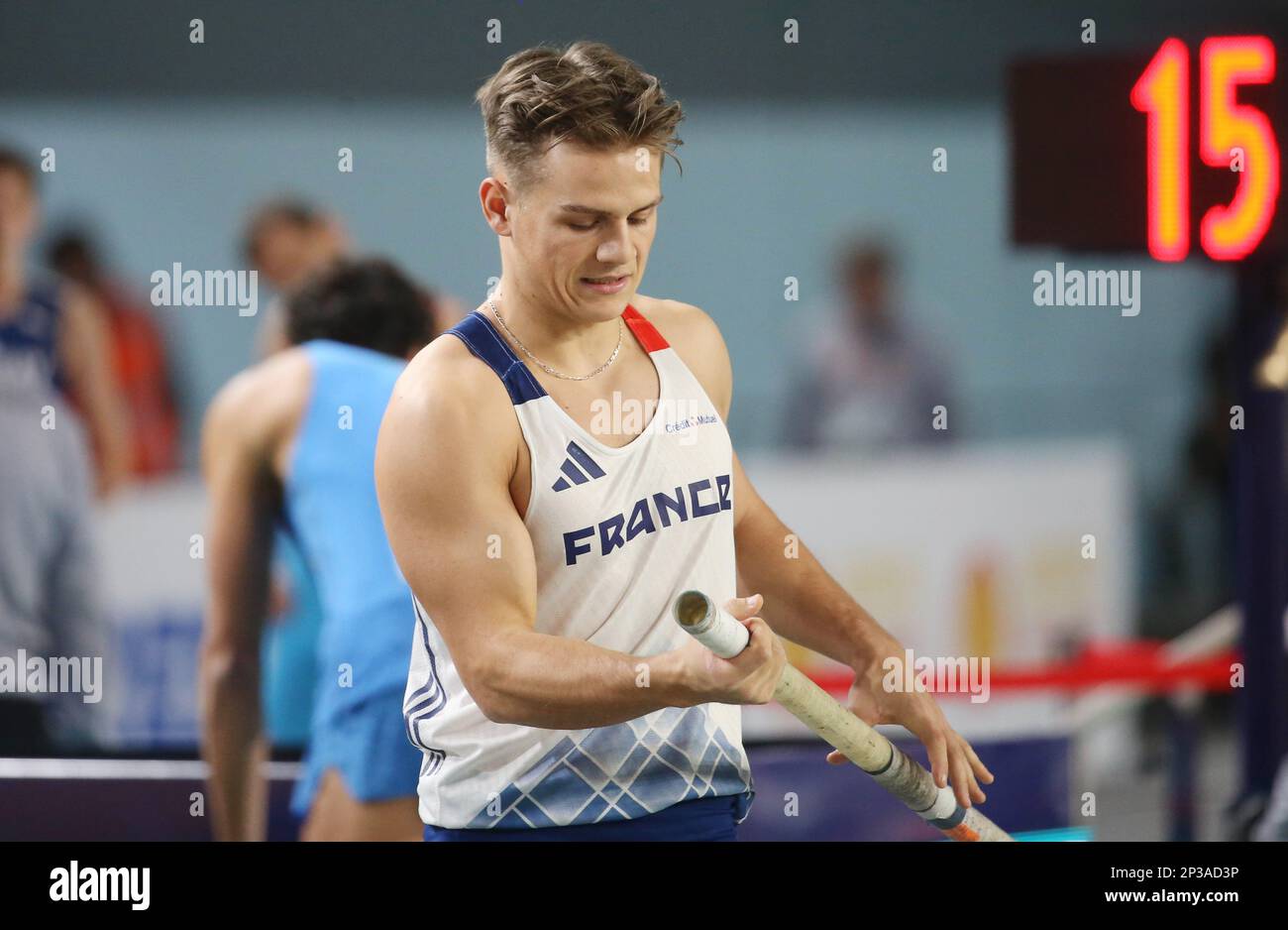 Men pole vault qualification hi-res stock photography and images - Alamy