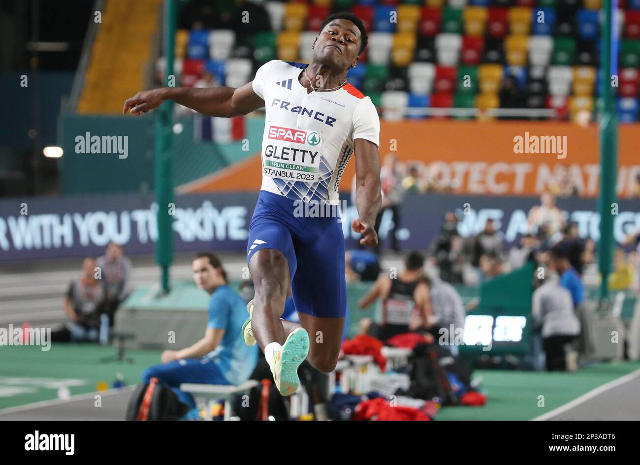 Long jump for men hi-res stock photography and images - Alamy