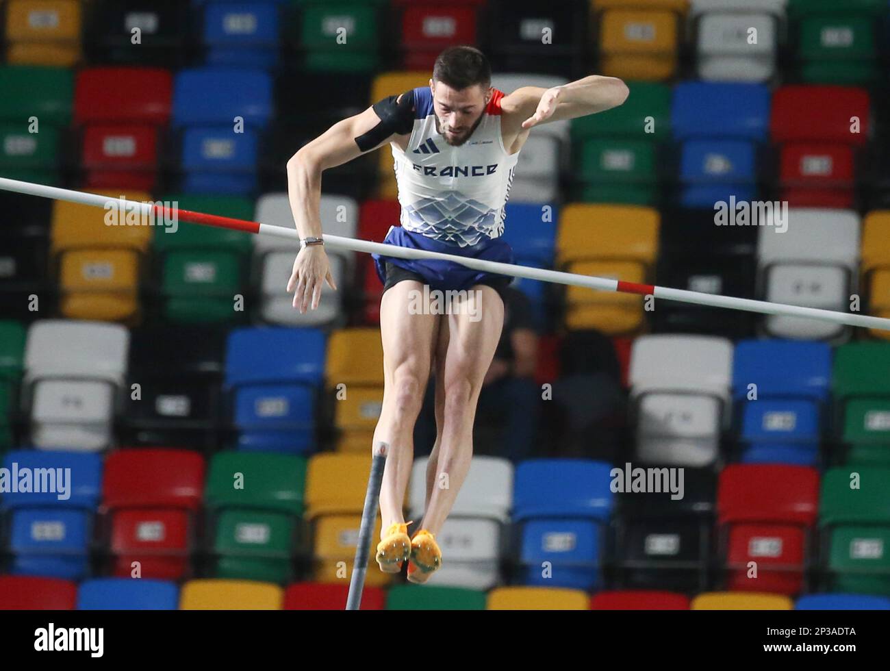 Pole vault men hi-res stock photography and images - Alamy