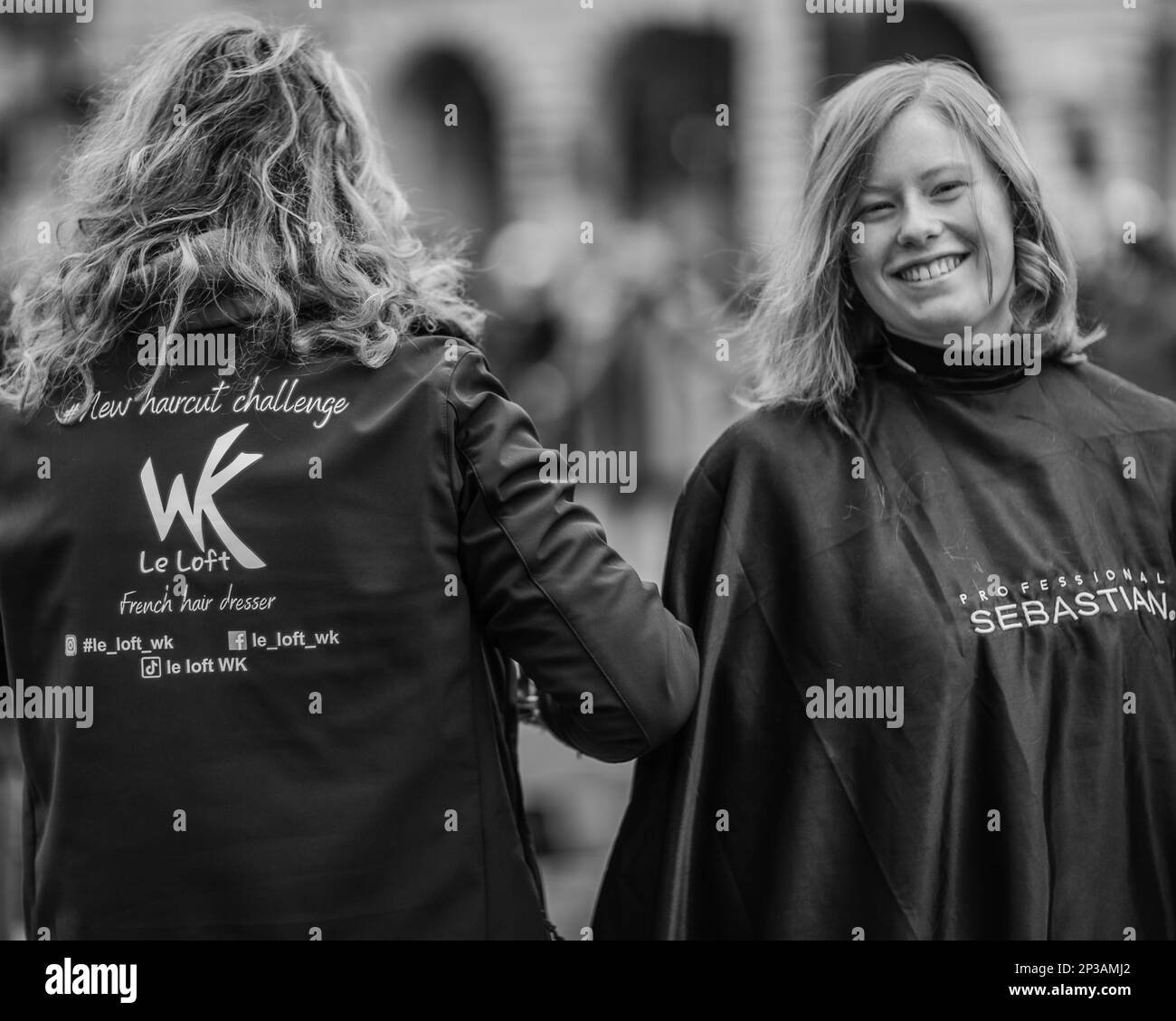 A New Haircut Challenge in London's Piccadilly Stock Photo - Alamy