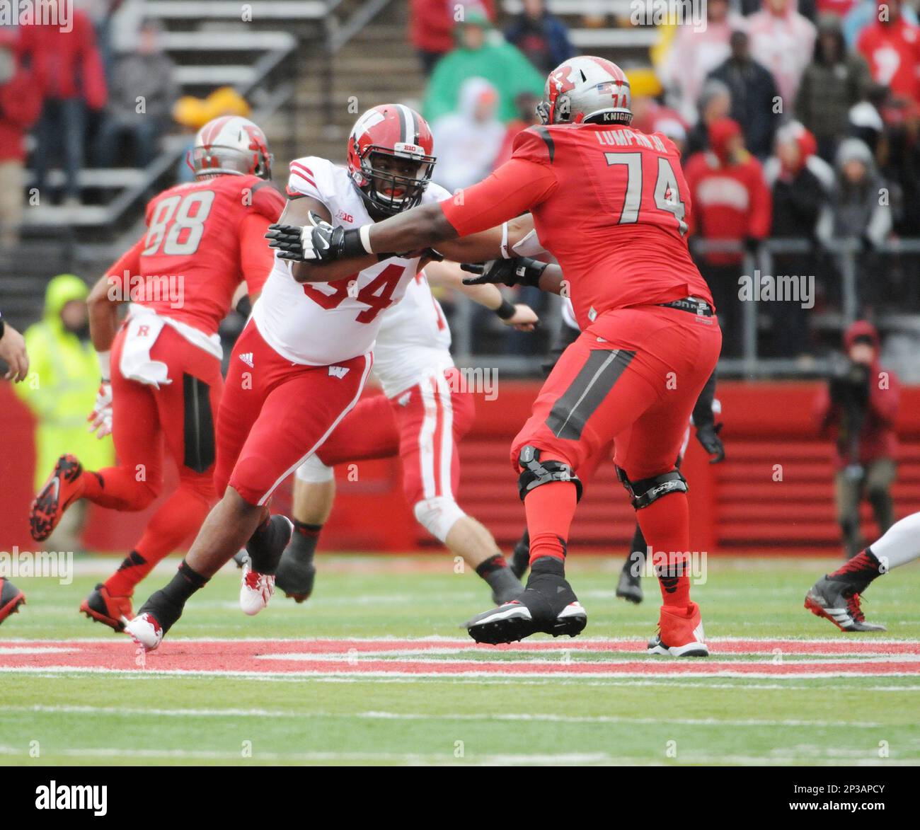 University of Wisconsin Badgers defensive end Chikwe Obasih (34 ...