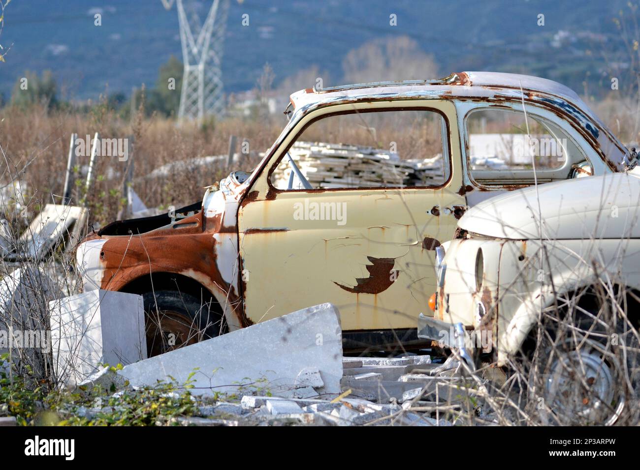 Fiat 500 junkyard hi-res stock photography and images - Alamy