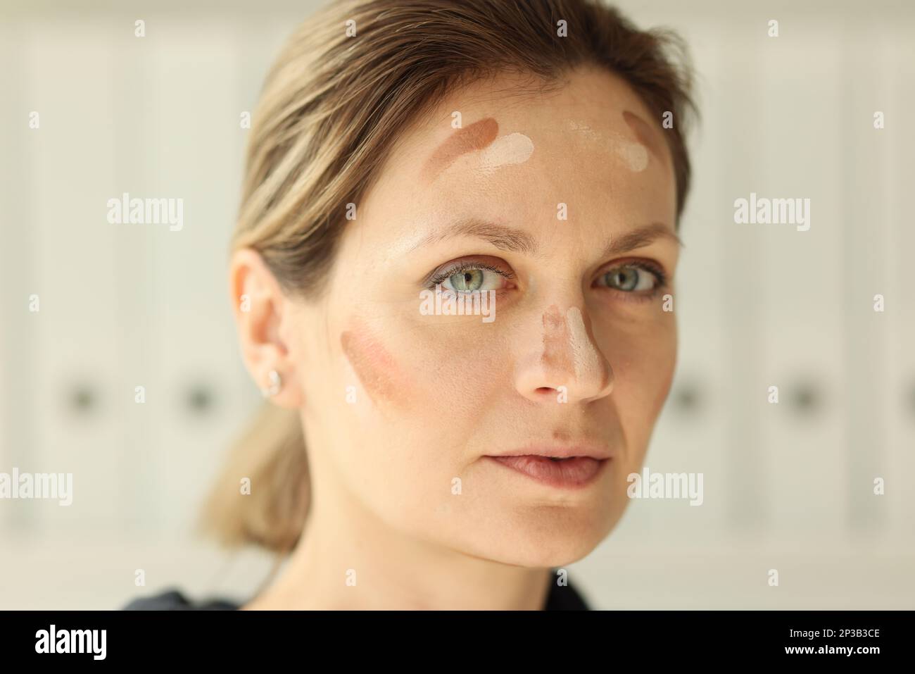 Cream lines hi-res stock photography and images - Alamy