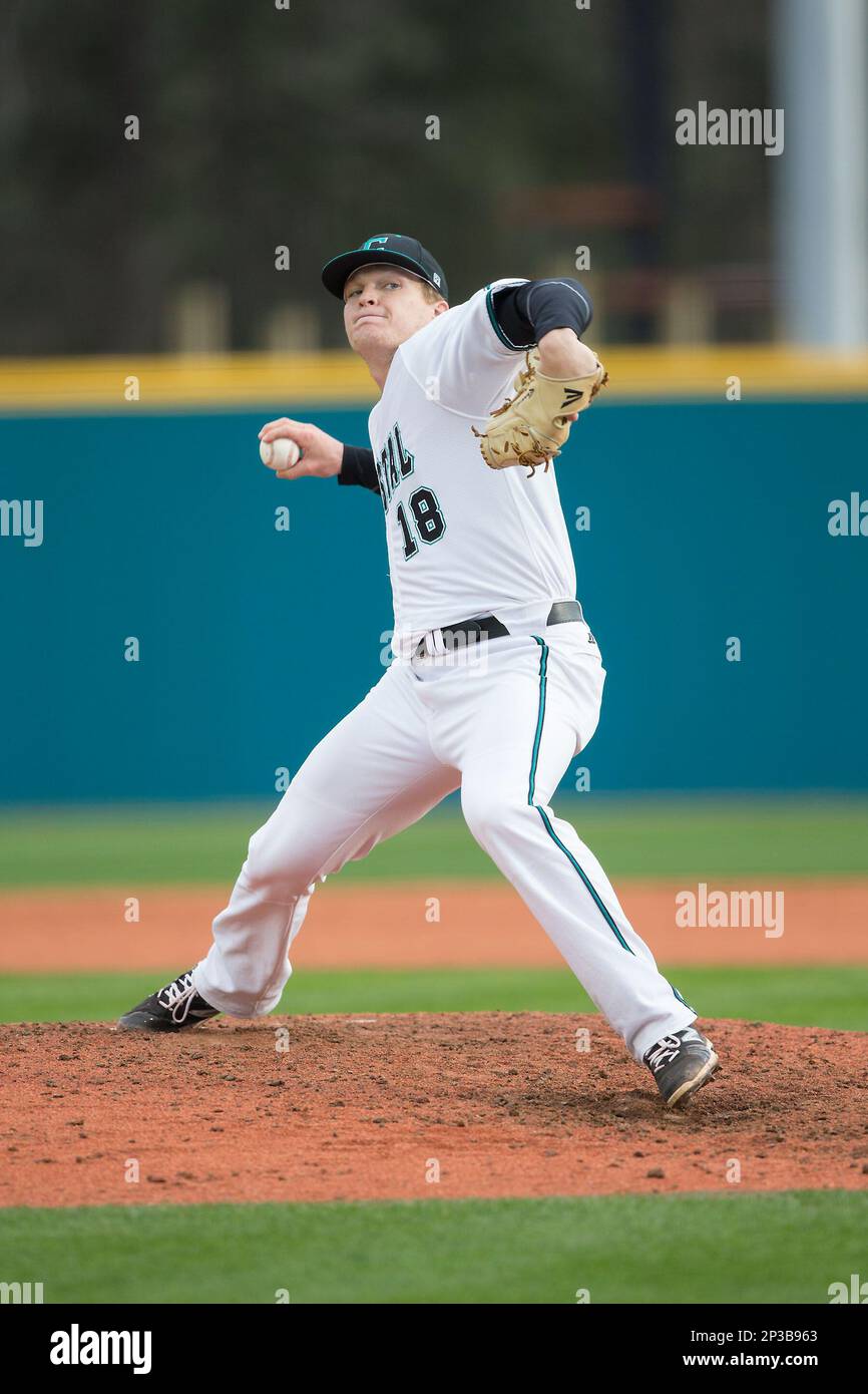 Coastal Carolina Chanticleers starting pitcher Alex Cunningham (18) in ...