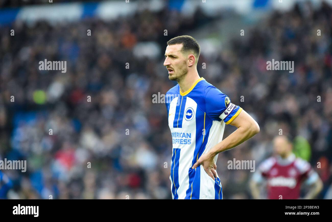 Brighton footballer lewis dunk hi-res stock photography and images - Alamy