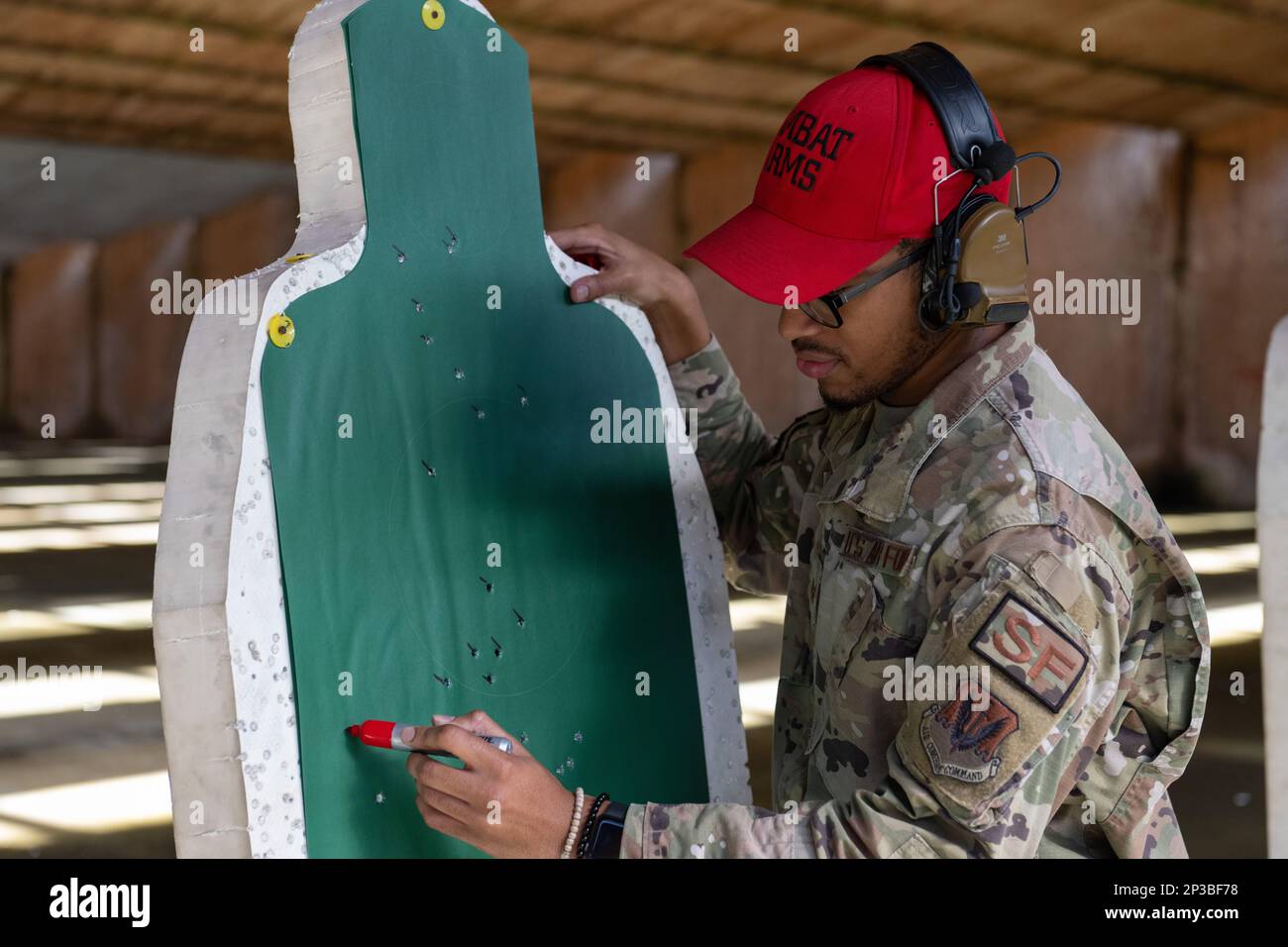 Chest pass hi-res stock photography and images - Alamy