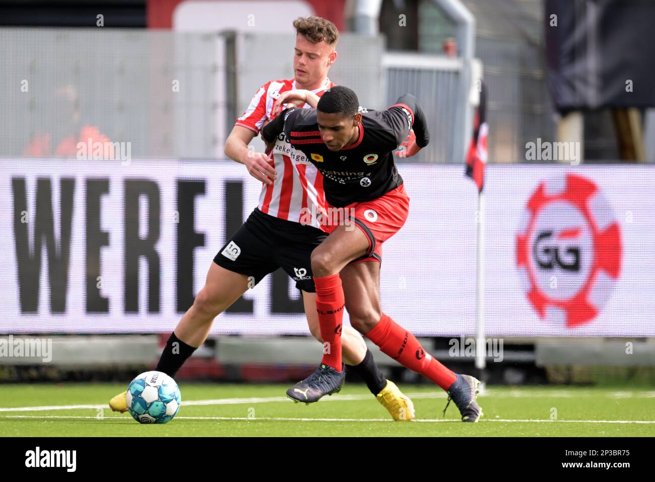 ROTTERDAM - (lr) Vito van Crooij of Sparta Rotterdam, Serano Seymor of ...