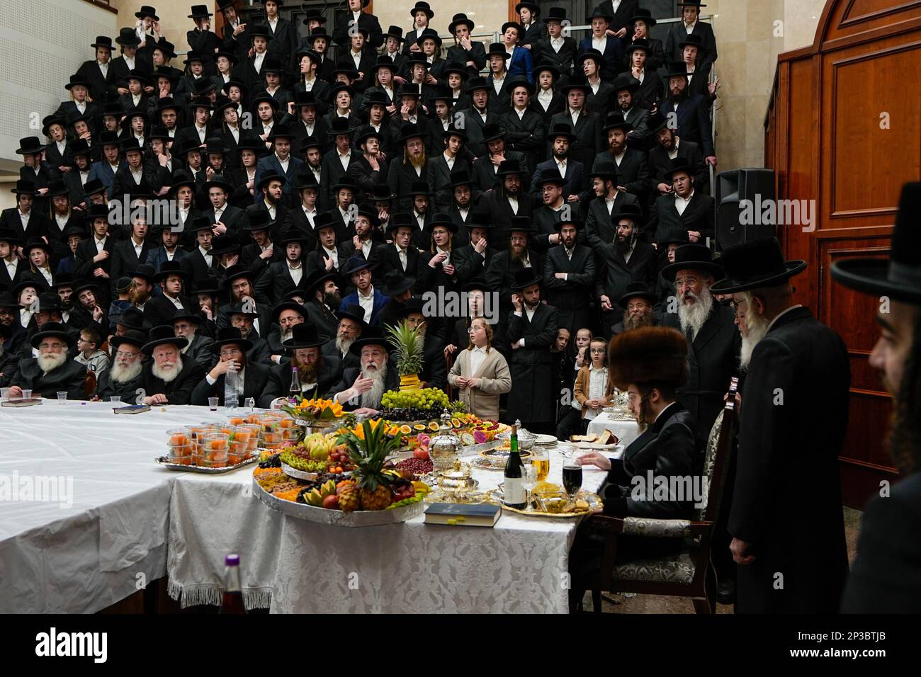 Ultra-Orthodox Jews of the Sadigura Hasidic dynasty celebrate the ...
