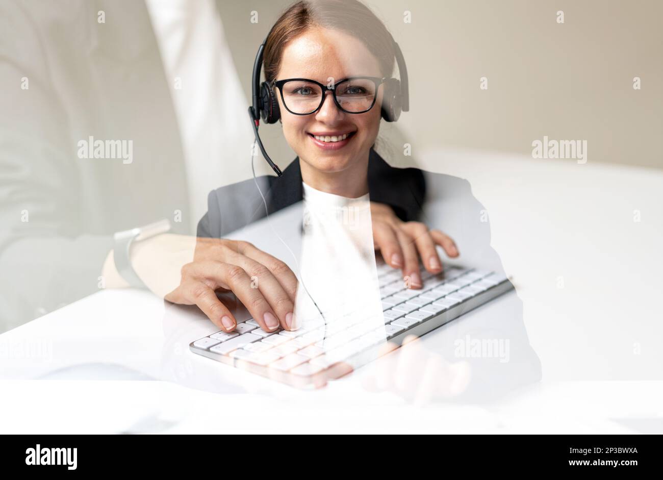 Customer service representative hi-res stock photography and images - Alamy