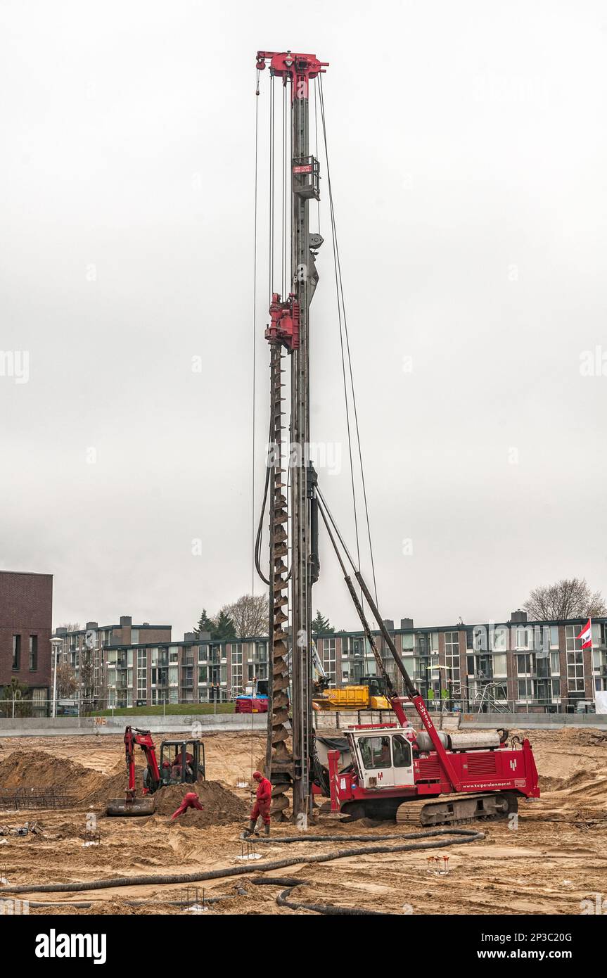 Foundation pile machine at work on a building site Stock Photo - Alamy