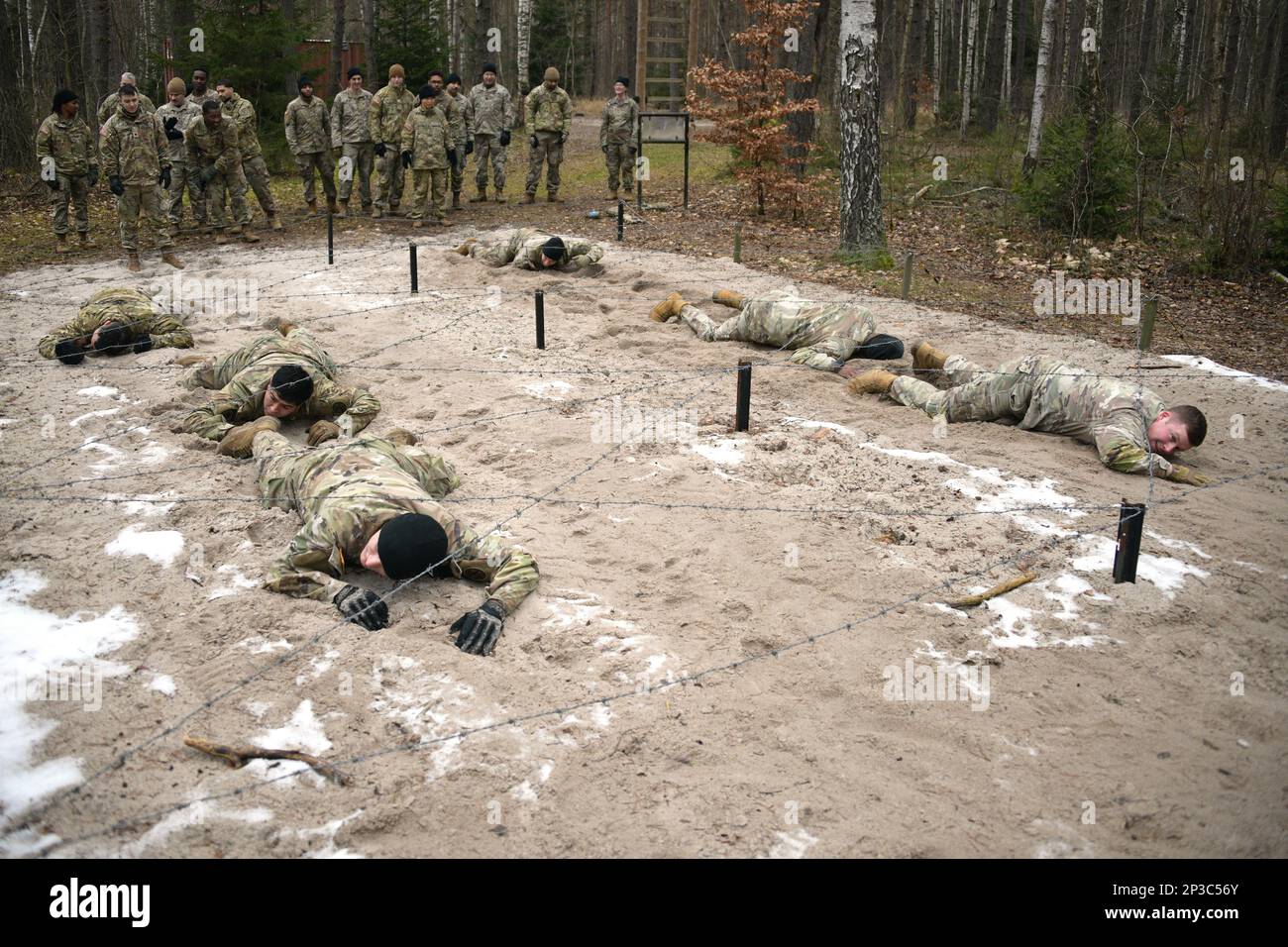 U.S. Soldiers with 207th Military Intelligence Brigade maneuver through ...