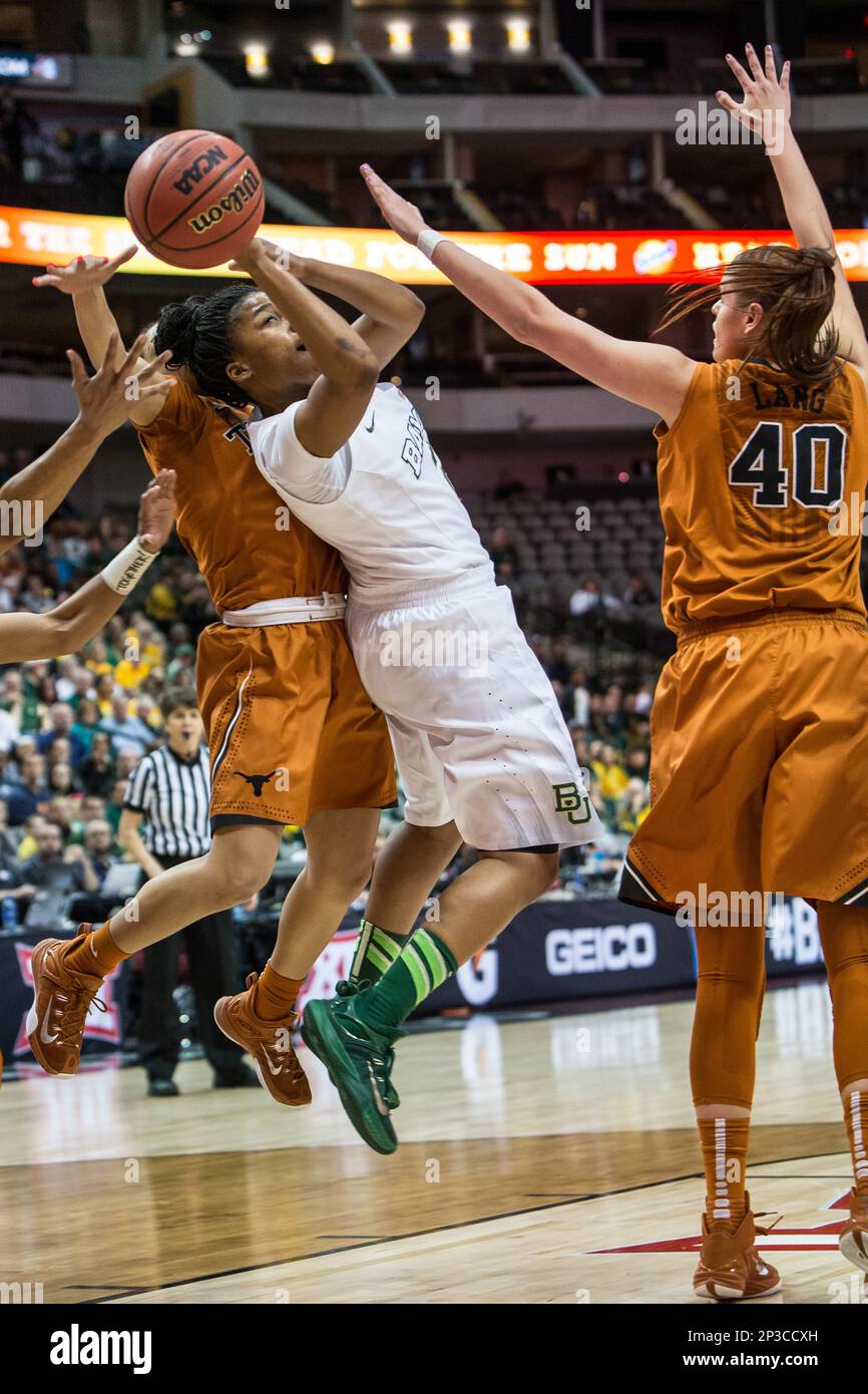 Texas center Kelsey Lang (40) defends Baylor guard Niya Johnson (2 ...