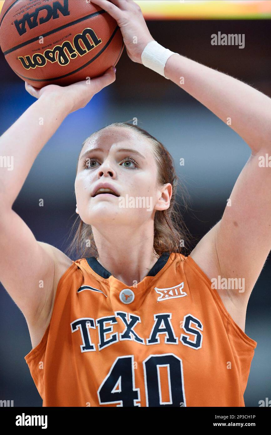 Texas center Kelsey Lang (40) shoots free throw during Big 12 women's ...