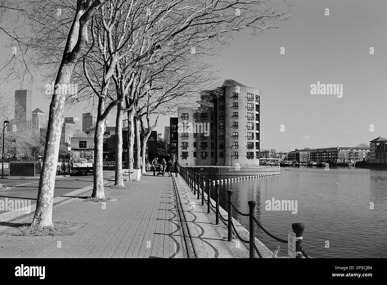 Brunswick Quay on Greenland Dock, Surrey Quays, South London UK Stock ...
