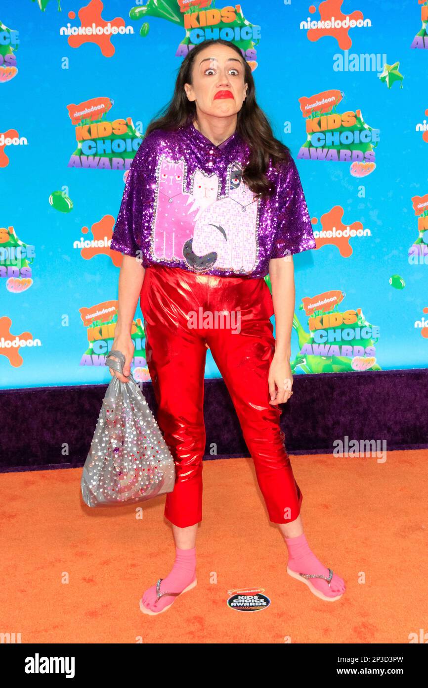 Colleen Ballinger arrives at Nickeodeon's Kids' Choice Awards 2023 at ...