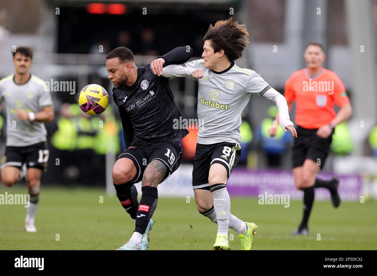 St Mirren's Charles Dunne and Celtic’s Kyogo Furuhashi (right) battle ...