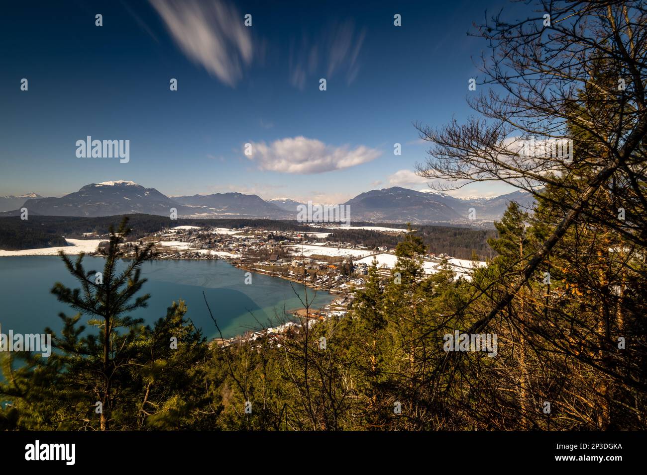 The famous turquoise waters of the tranquil Lake Faaker See, surrounded ...