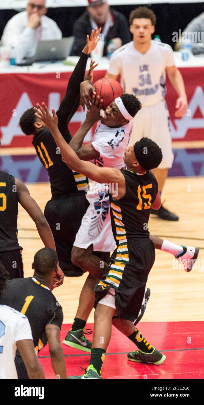 Lee-Huntsville’s Gerron Scissum splits Carver-Montgomery’s Darian Adams ...