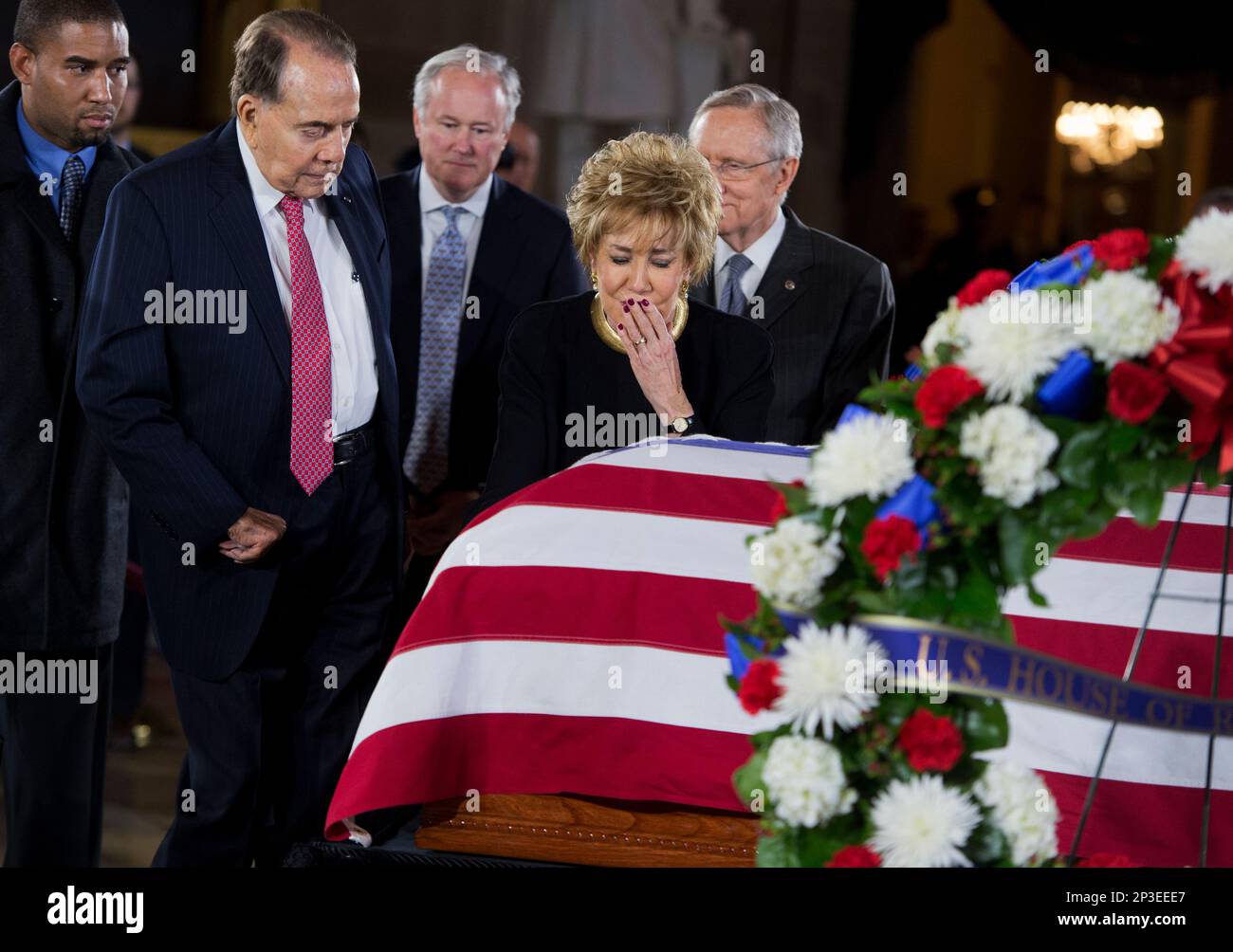 UNITED STATES - DECEMBER 20: Former Sen. Bob Dole, R-Kan., and his wife ...