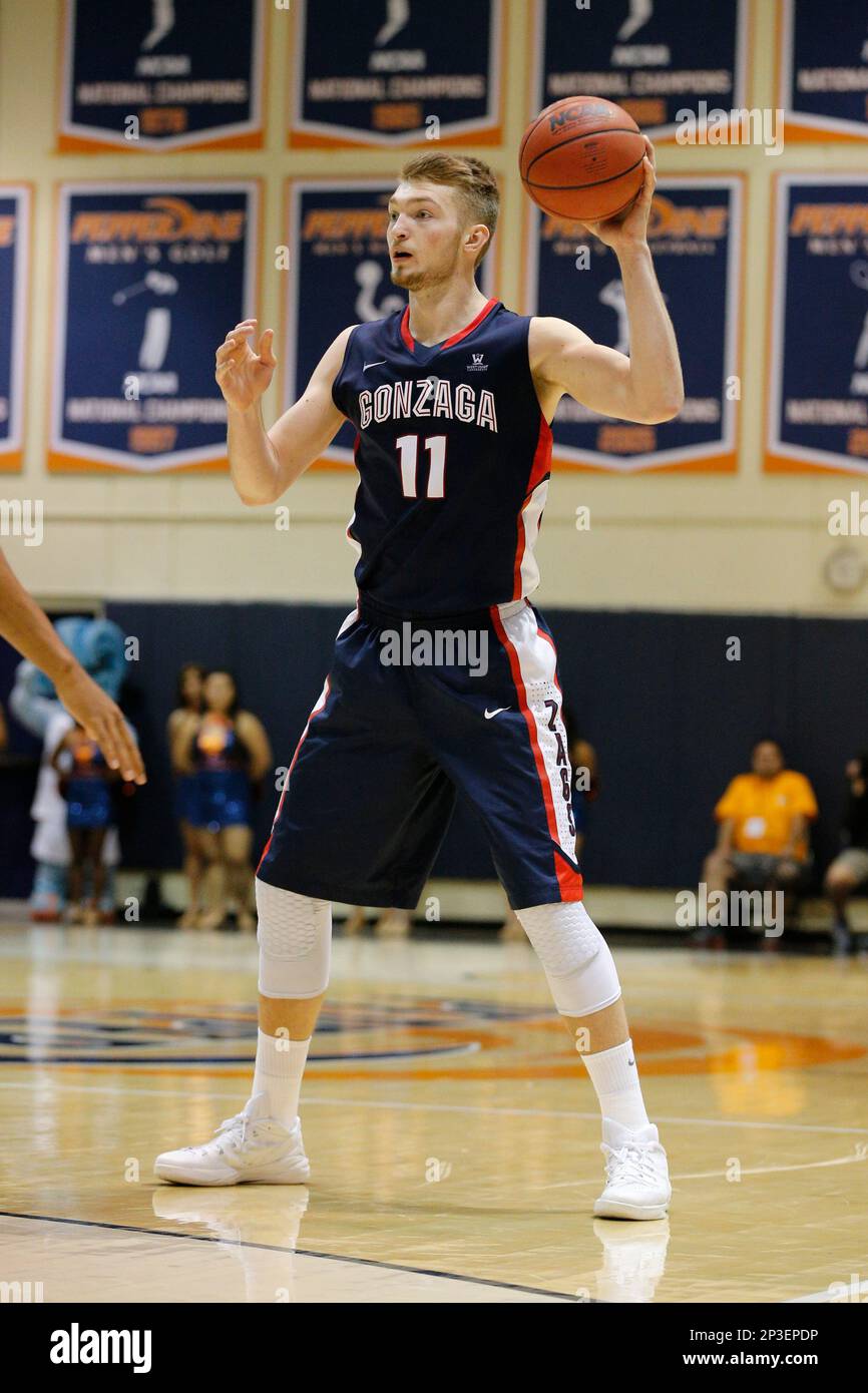 January 15, 2015: Gonzaga Bulldogs forward Domantas Sabonis (11) during the NCAA Men's ...
