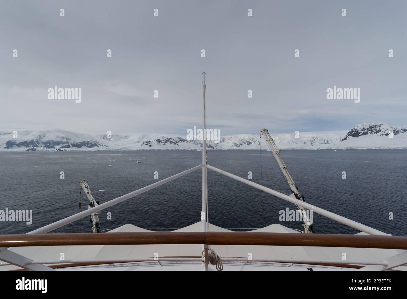 View shore ocean from stern hi-res stock photography and images - Alamy