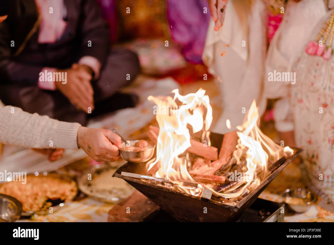 A traditional havan (homan) ritual during an Indian wedding Stock Photo ...