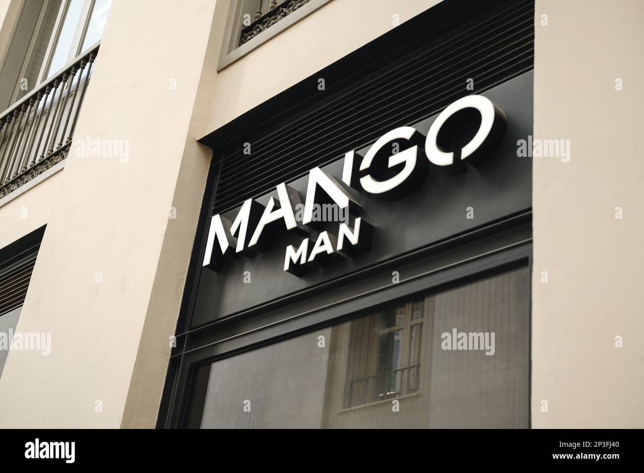 Mango fashion hi-res stock photography and images - Alamy