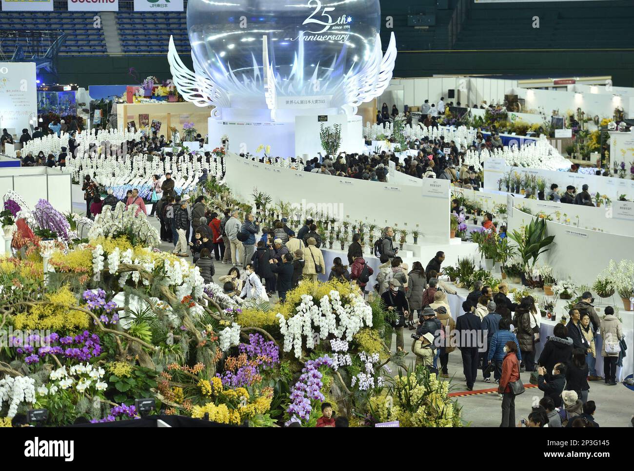 About 100,000 orchids of 3,000 varieties from 23 countries and regions ...