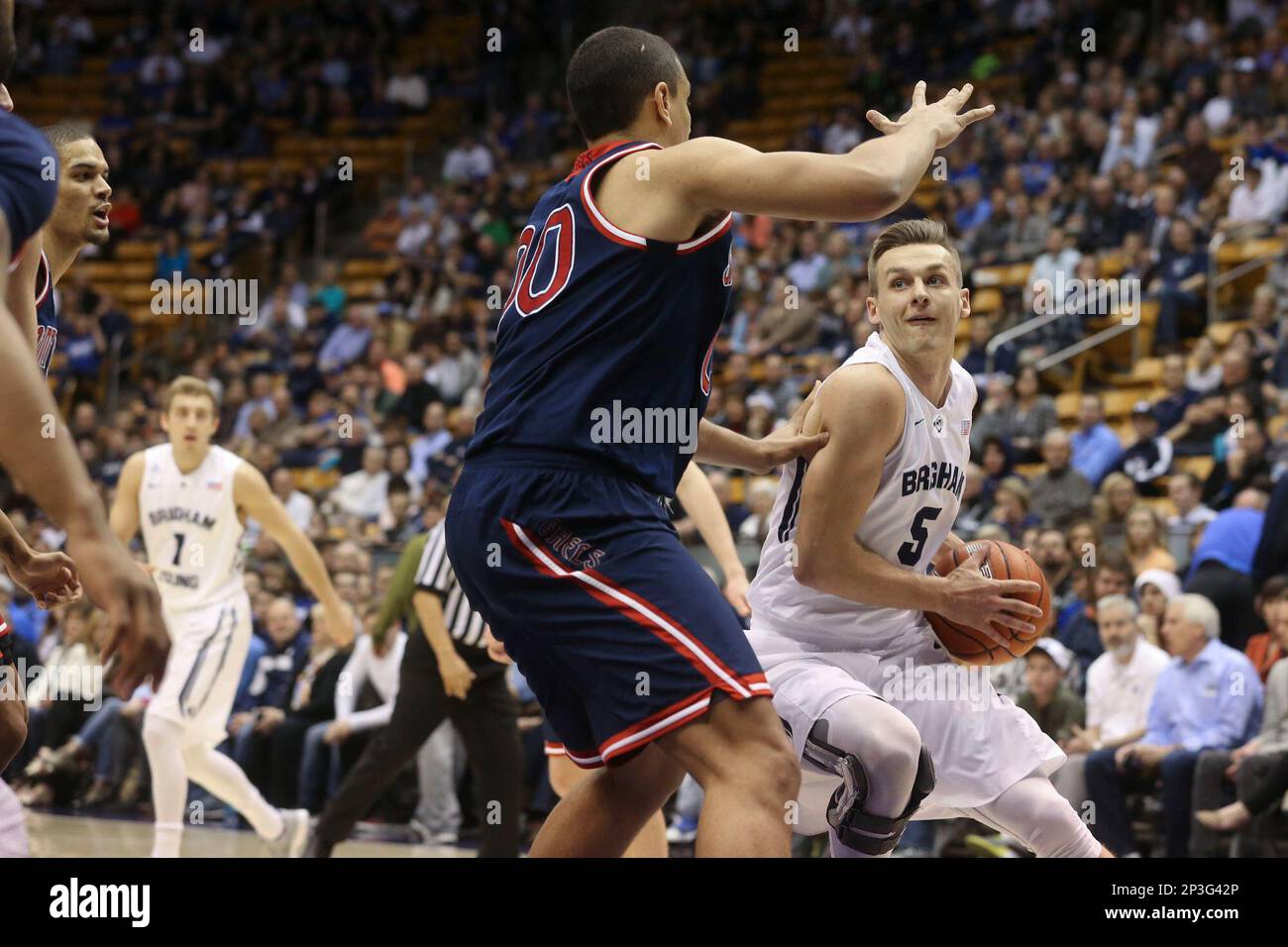 College baskteball hi-res stock photography and images - Alamy