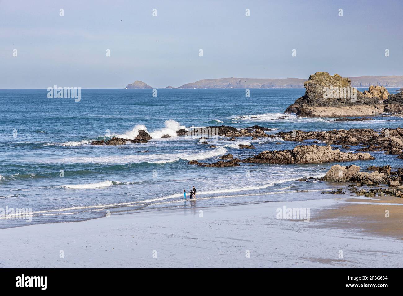 St Agnes beach at low tide in February, a surfers paradise Stock Photo ...