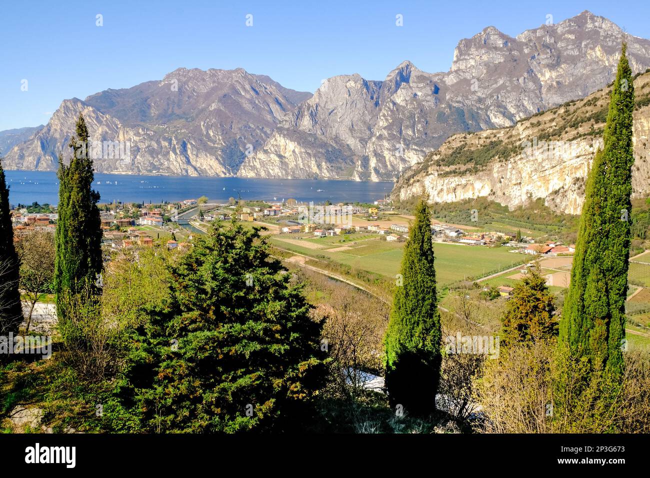 Gardasee-Panorama bei Linfano Stock Photo - Alamy