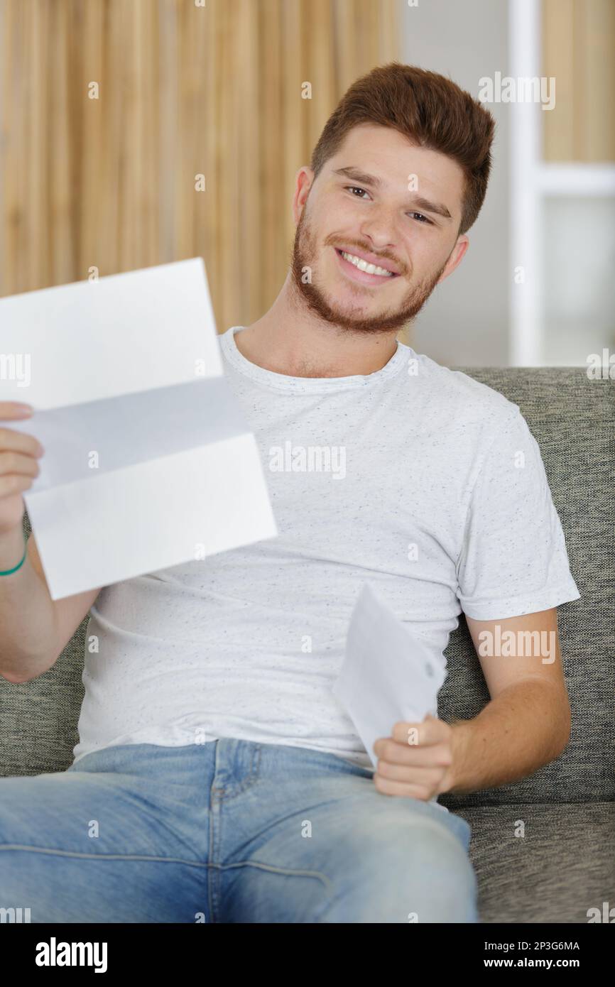 Person reading bank statement hi-res stock photography and images - Alamy