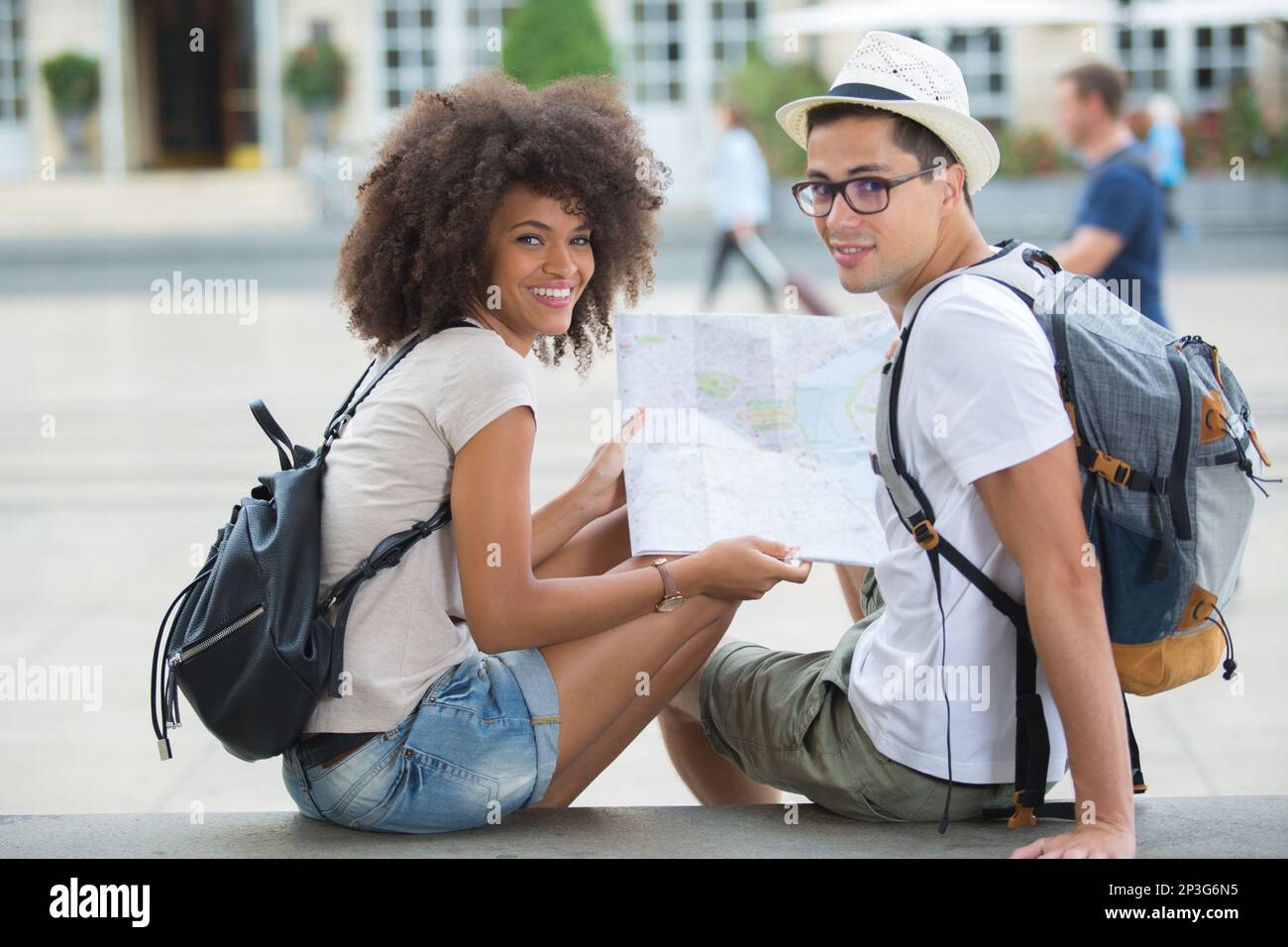 portrait of young tourists holding map Stock Photo - Alamy
