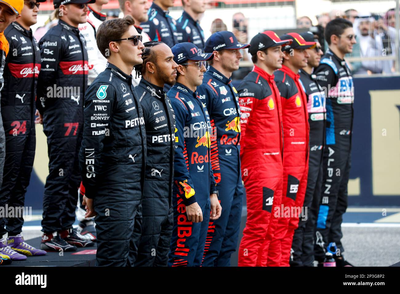 All the drivers posing during the Formula 1 Gulf Air Bahrain Grand Prix ...