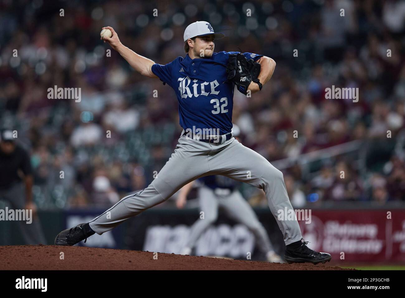 Rice Owls relief pitcher Mark Perkins (32) in action against the Texas ...
