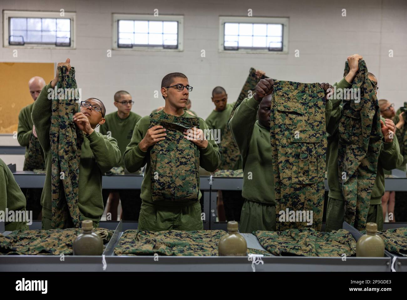 U.S. Marine Corps recruits with Alpha Company, 1st Recruit Training ...