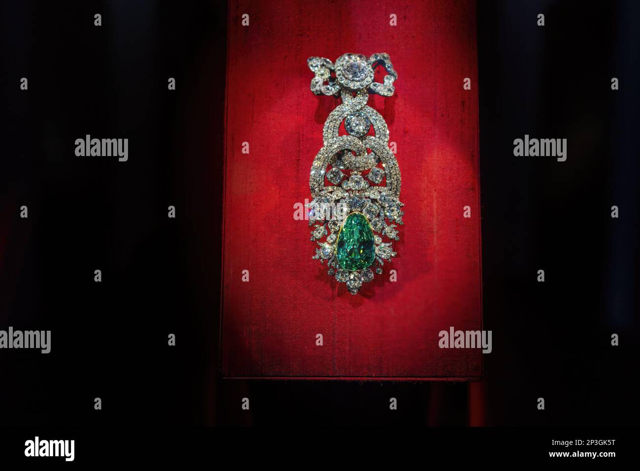 Dresden Green Diamond in New Green Vault interior at Dresden Castle ...