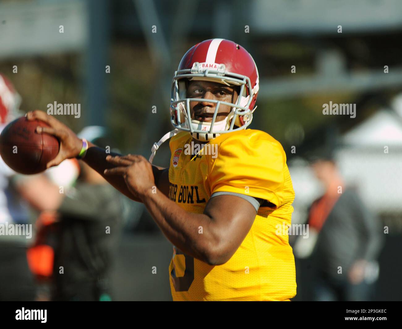 Quarterback Blake Sims (6) of Alabama looks to pass during a south team ...