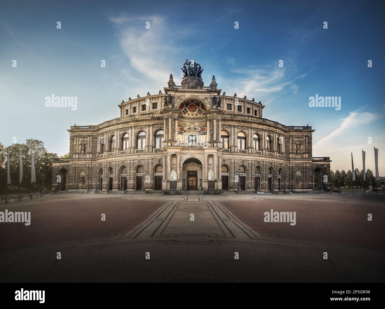 Oper dresden hi-res stock photography and images - Alamy