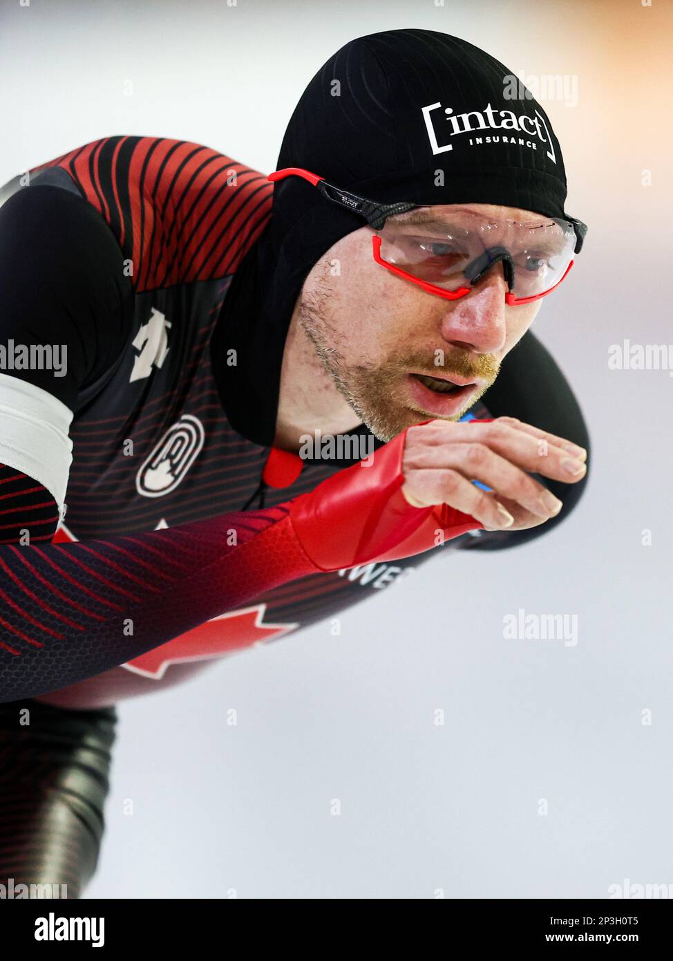 HERENVEEN - Ted-Jan Bloemen (CAN) during the 10,000 meters for men at ...