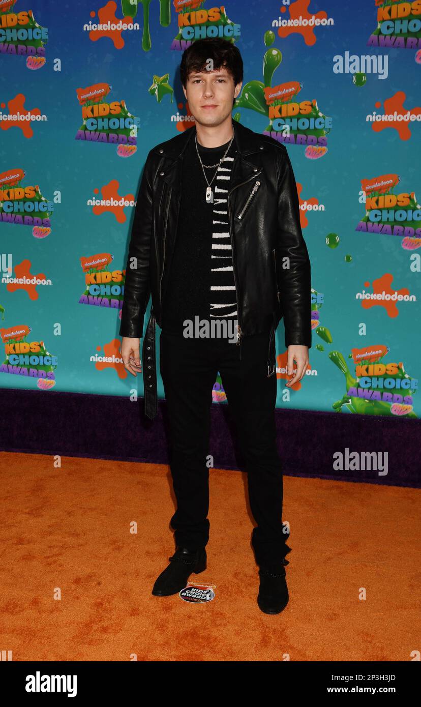 LOS ANGELES, CALIFORNIA - MARCH 04: Zach Justice attends Nickelodeon's ...