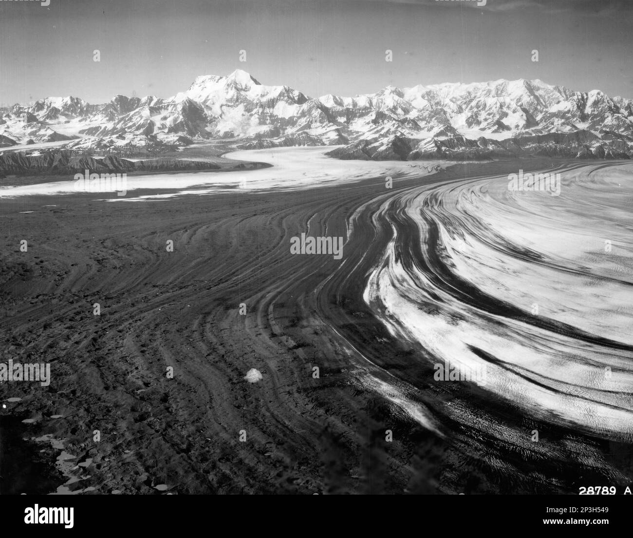 Mt st elias Black and White Stock Photos & Images - Alamy