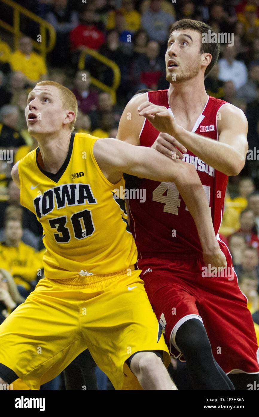January 31, 2015: Iowa Hawkeyes forward Aaron White (30) boxes out ...