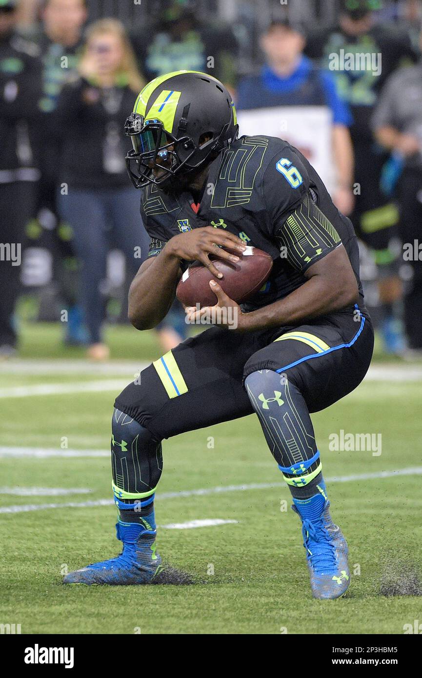 Team Armour running back Jacques Patrick (6), of Orlando, Fla., rushes ...