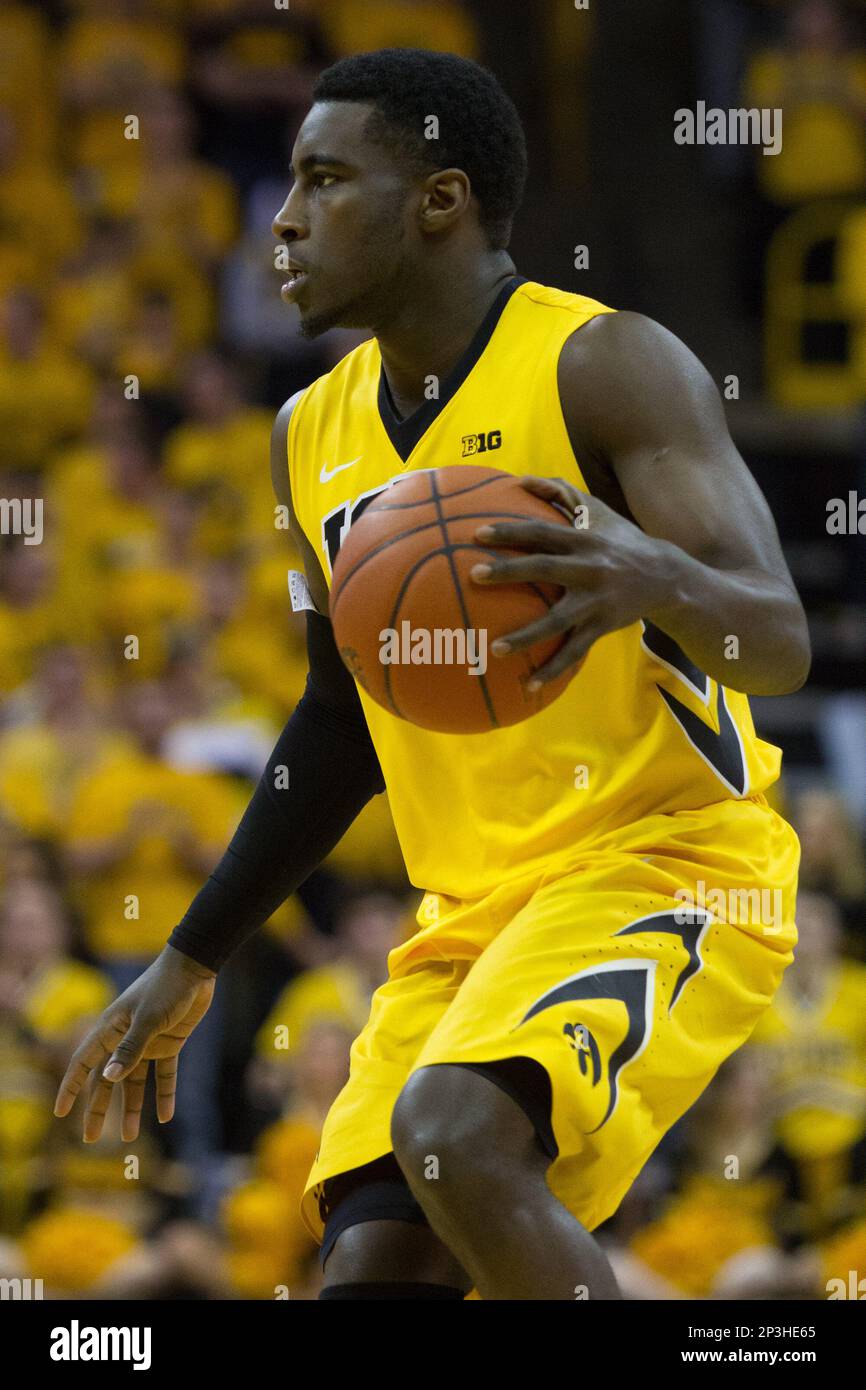 January 31, 2015: Iowa Hawkeyes guard Anthony Clemmons (5) during a Big ...