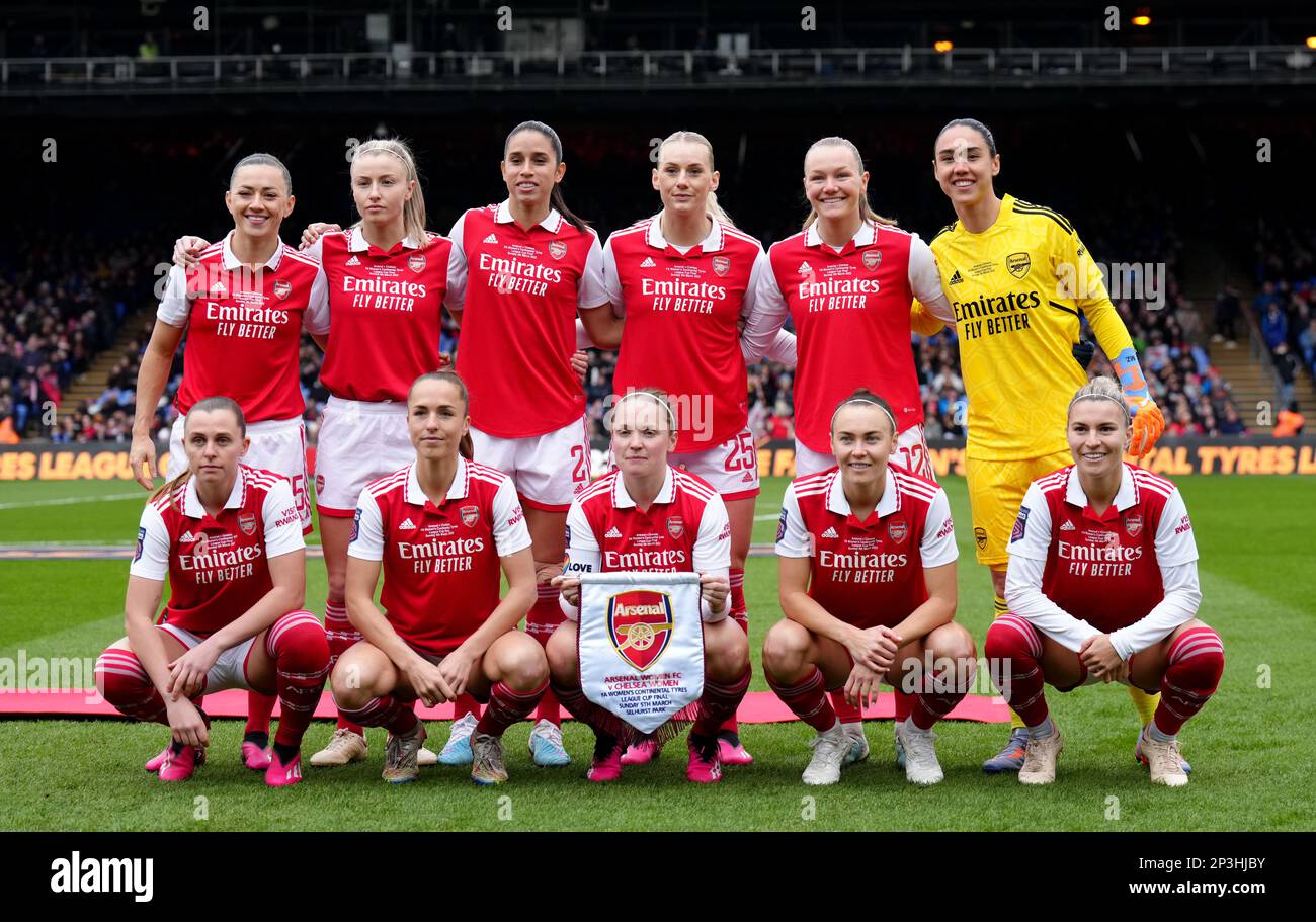 Chelsea team pose hi-res stock photography and images - Alamy