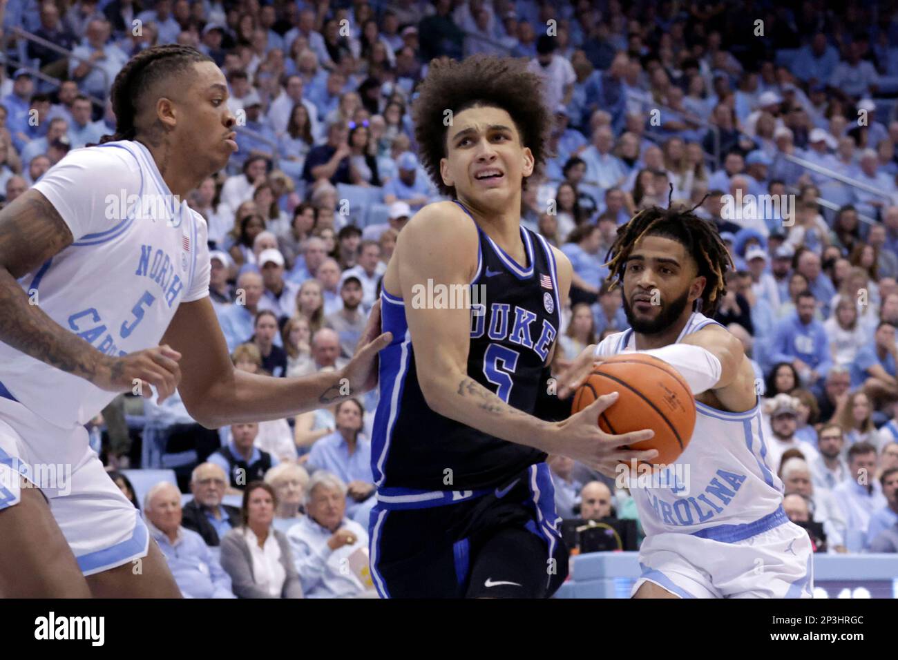 Duke guard Tyrese Proctor (5) drives to the hoop against North Carolina ...